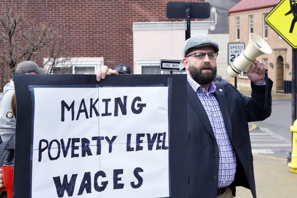 SEIU Local 668 members picket amid contract negotiations - Herald-Standard